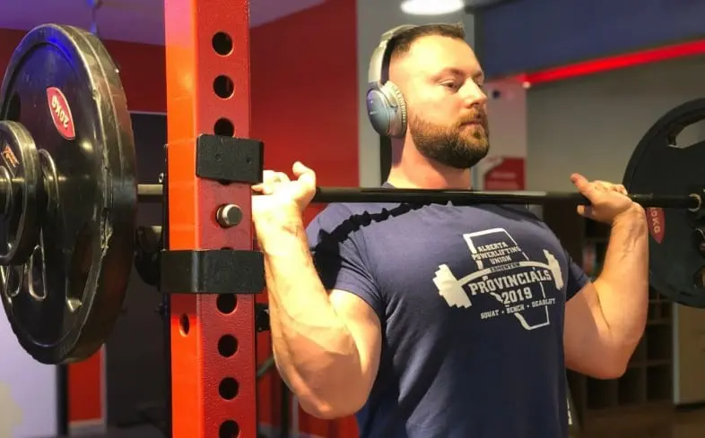 How Do Powerlifters Train Shoulders? (Definitive Guide ...