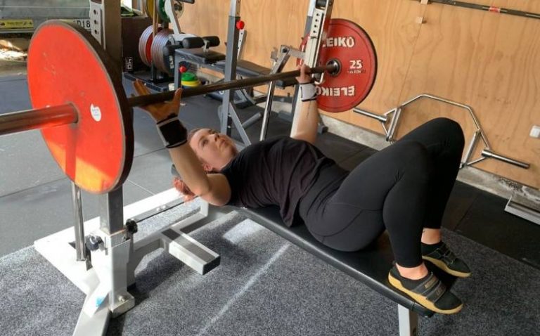 Do Push-Ups Help Bench Press? (Yes, Here's How) | PowerliftingTechnique.com