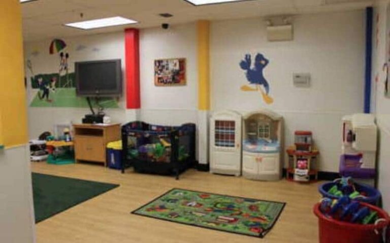 11 Best Gyms With Childcare: Popular Chains & Costs