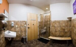 18 Best Gyms With Showers (Cleanliness & What's Included ...